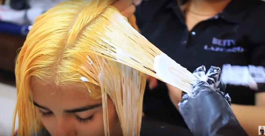 Cómo acabar con un tinte ‘amarillo pollo’ - QCabello